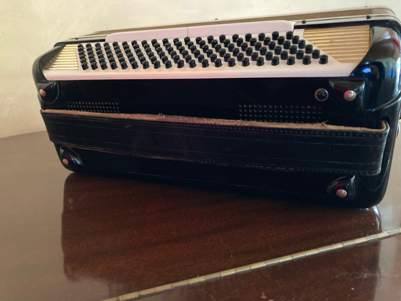 Scandalli M230/2 – 120 Bass Compact – Accordion Shop